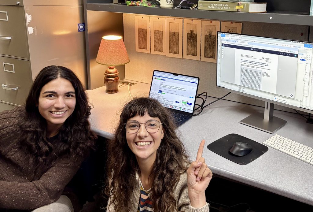 Biology Professor Dan Hernández co-authors paper with two Carleton ...